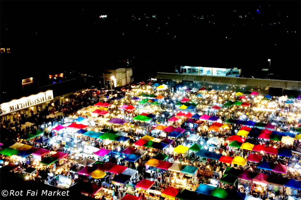 Talat Rot Fai Srinakarin (Srinakarin Train Night Market) | Bangkok ...